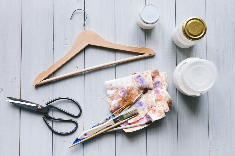 DIY: Как сделать декупаж вешалки своими руками | Flatica