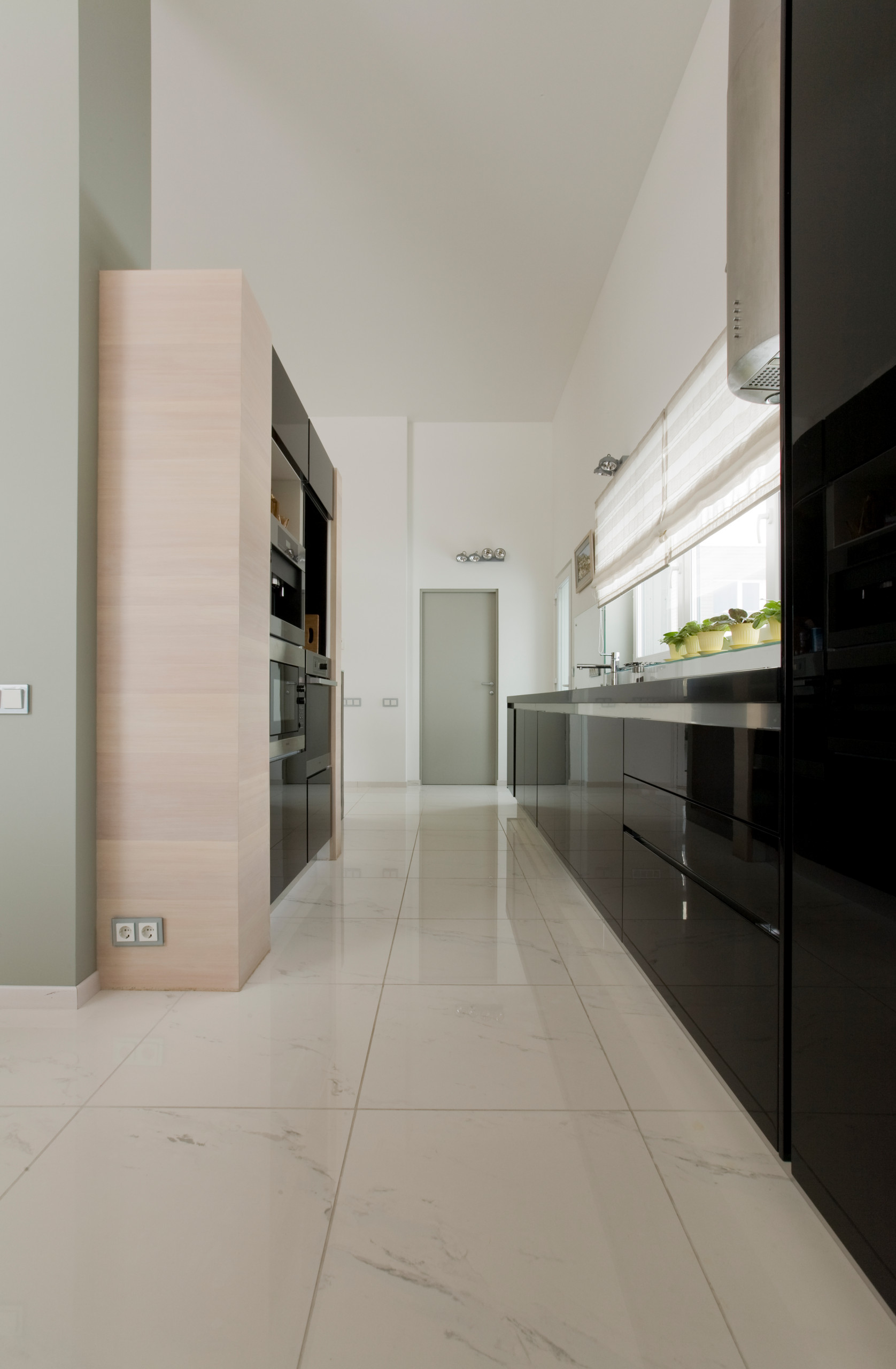 Проект недели: Гостиная с авторскими деталями из монолитного бетона | Flatica