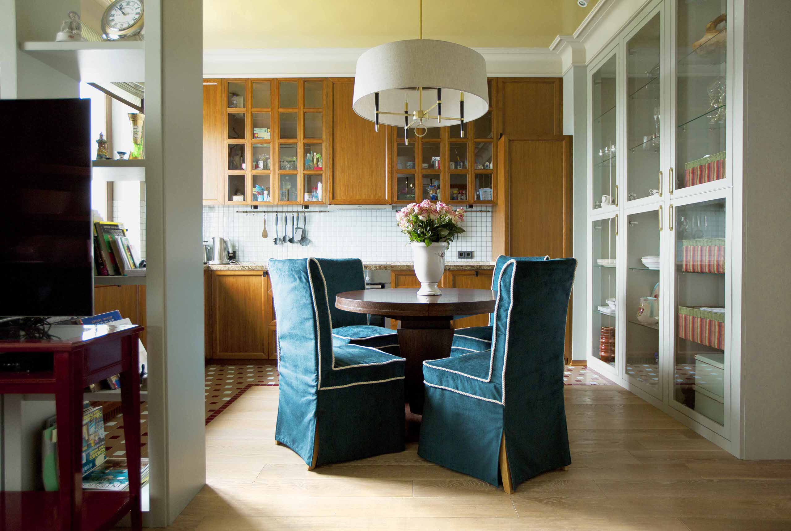 Houzz тур: Московская квартира с двумя санузлами и авторской мебелью | Flatica