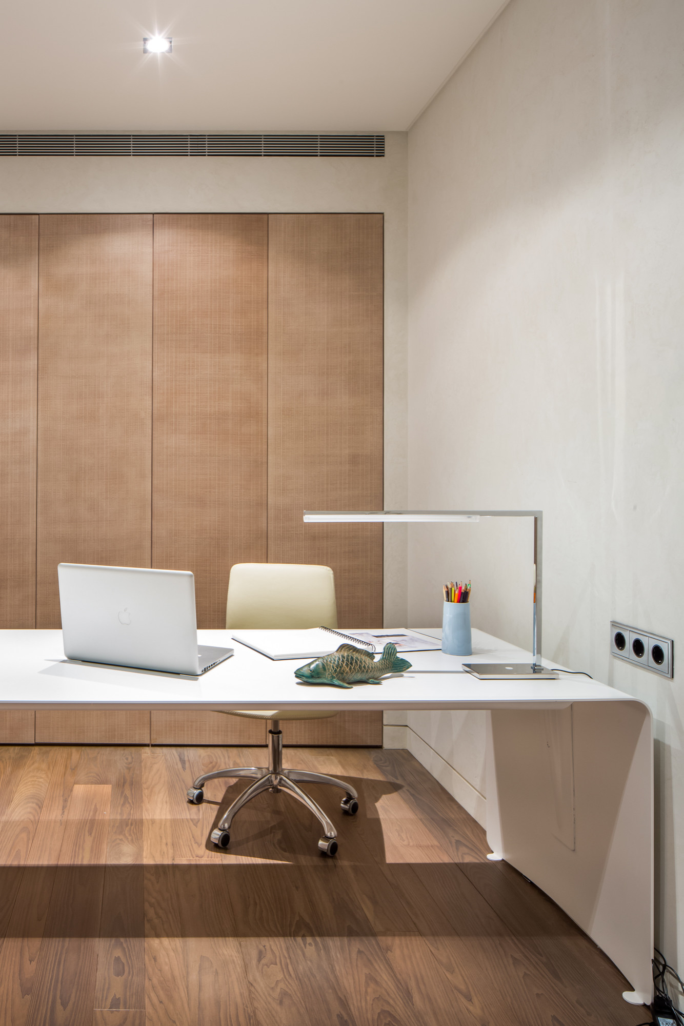 Houzz тур: Морской бриз и песок пустыни на борту квартиры-«Наутилуса» | Flatica