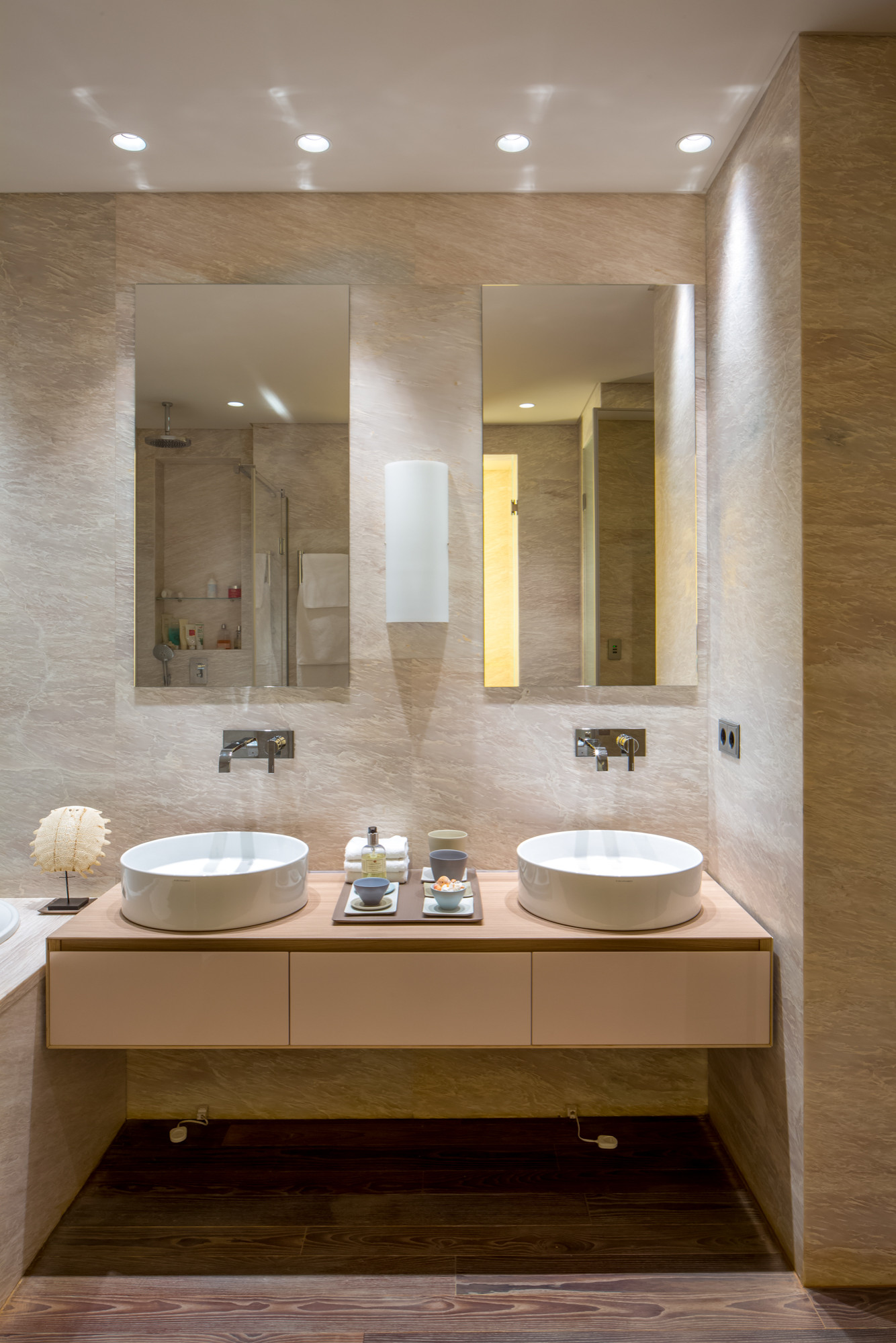 Houzz тур: Морской бриз и песок пустыни на борту квартиры-«Наутилуса» | Flatica